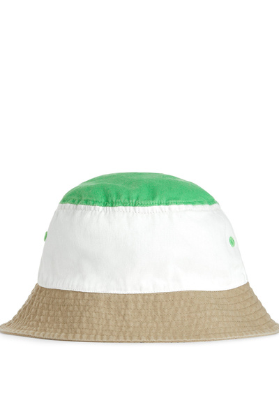 Blockfärgad fiskarhatt – Grön/vit/beige – ARKET SE