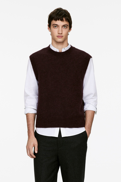 Alpaca-Wool Blend Vest – Burgundy – Men – ARKET WW