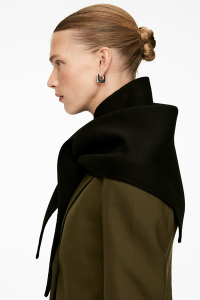 Triangle Wool Scarf – Black – Women – ARKET WW